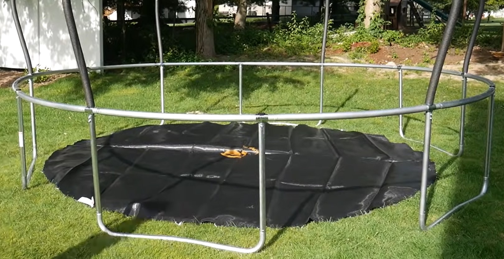 8 Steps on How to Put A Trampoline Together - TrampolineMag